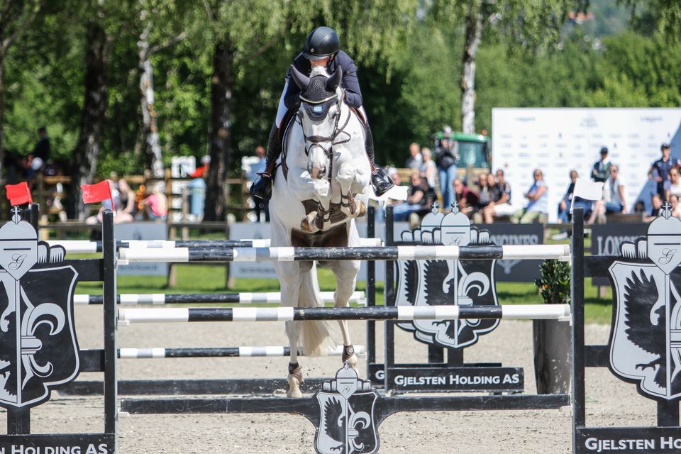 Råsterk prestasjon av Marie Valdar Longem | Norges Rytterforbund