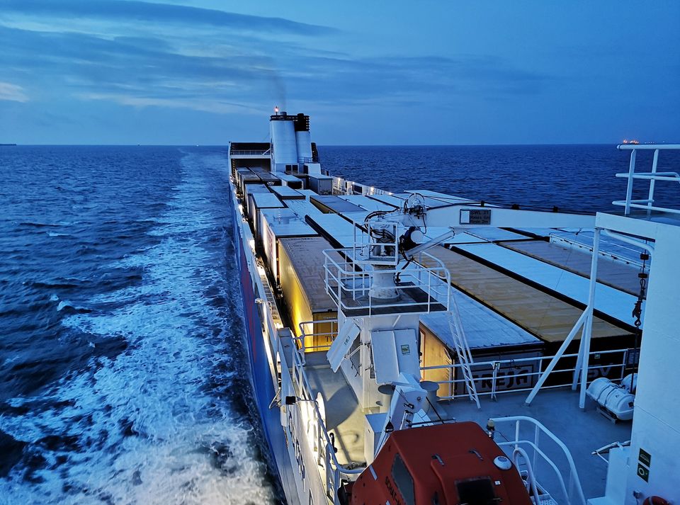 Color Line med unikt transporttilbud - Containere på skip og tog ...