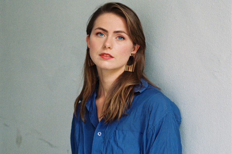 Anna Kajander er ute med «Spørsmålstegn» | Drabant Music