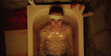 Følg den krevende veien mot proffdrømmen i fotballdramaet «Beist» | NRK