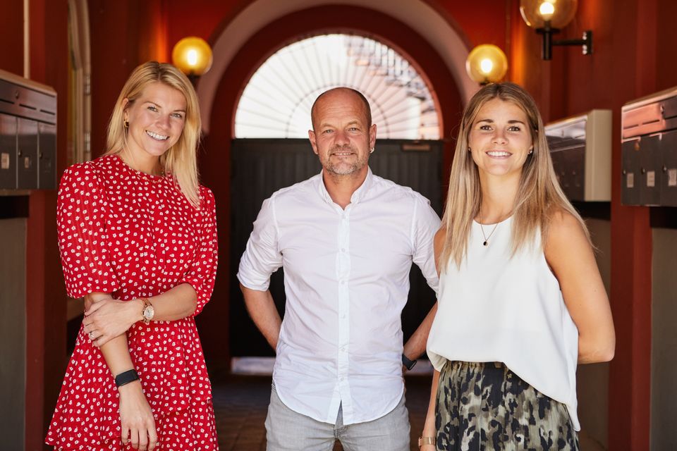 Hegerberg-søstrene utestengt fra fotballbanen | Bonnier Norsk Forlag