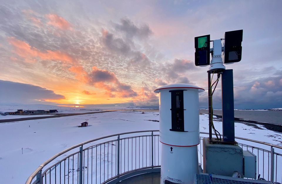 Tårnet ved Vardø lufthavn drives nå fra Remote Towers Centre i Bodø ...