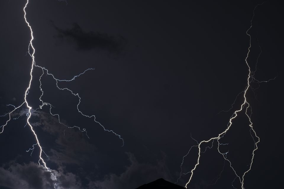 Nå blir det lyn og torden - slik sikrer du deg mot lynnedslag | Fremtind