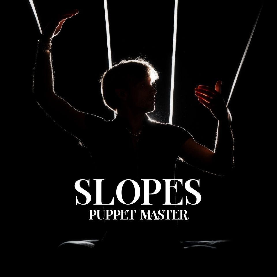 Slopes trekker i tråder med Puppet Master | Sony Music Norway