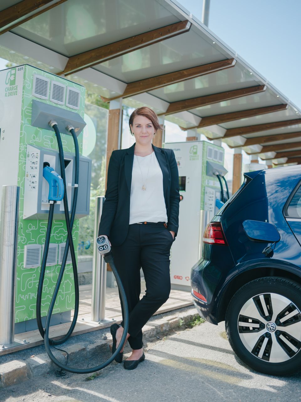 Hurtigladeutbyggingen holder ikke tritt med elbilsalget – kan bety lengre ladekøer | Norsk ...