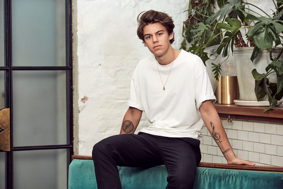 Peder Elias i fyr og flamme med "Bonfire" | Sony Music Norway