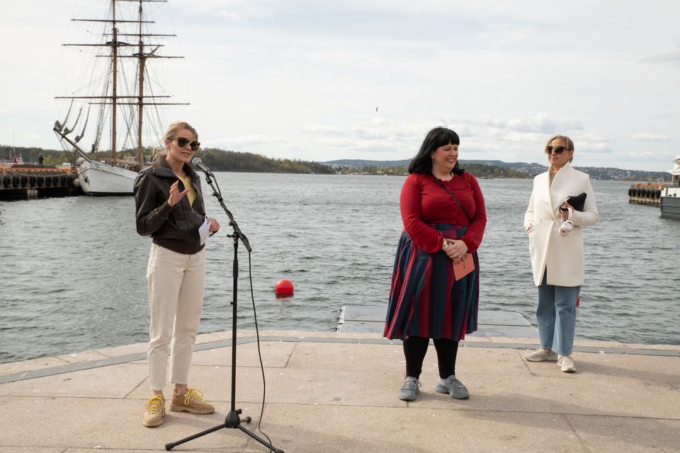 Åpnet midlertidig testanlegg for flytende solkraft ved Honnørbrygga ...