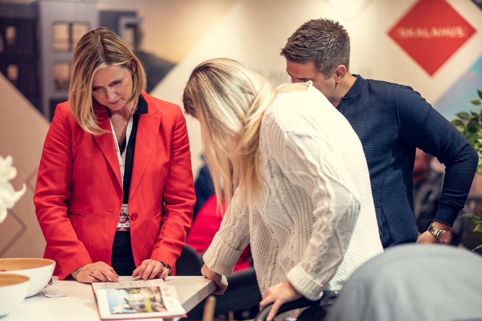 Kjersti Bergesen og Einar Nilsson pusser opp «live» på Boligmesse ...