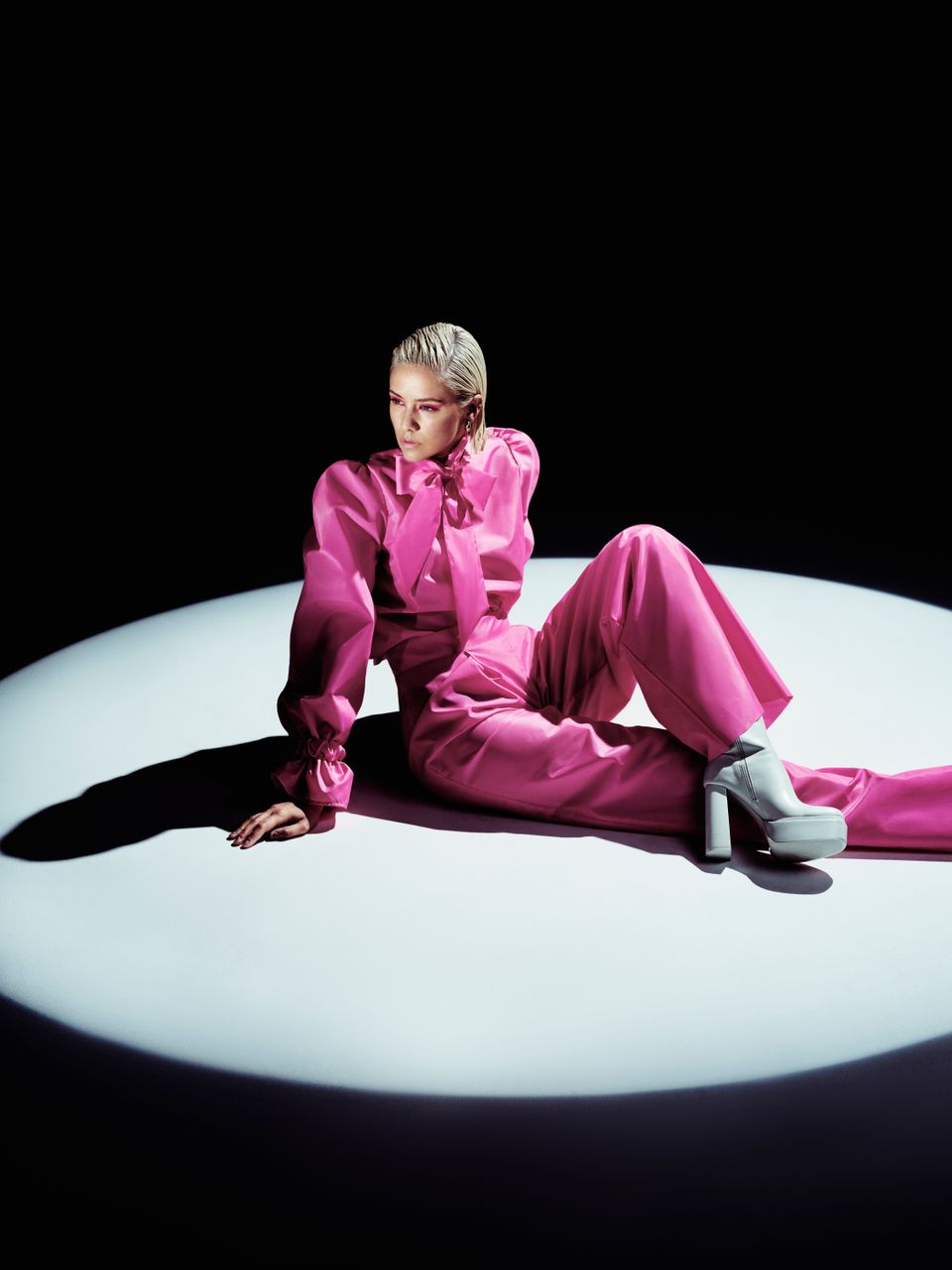Dagny er klar med sin nye singel Highs & Lows! | Universal Music Norge
