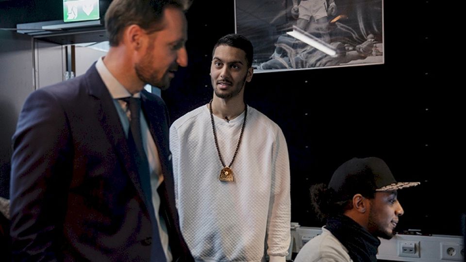 Temoor med musikkvideo til «Er det verdt det» | Universal Music Norge