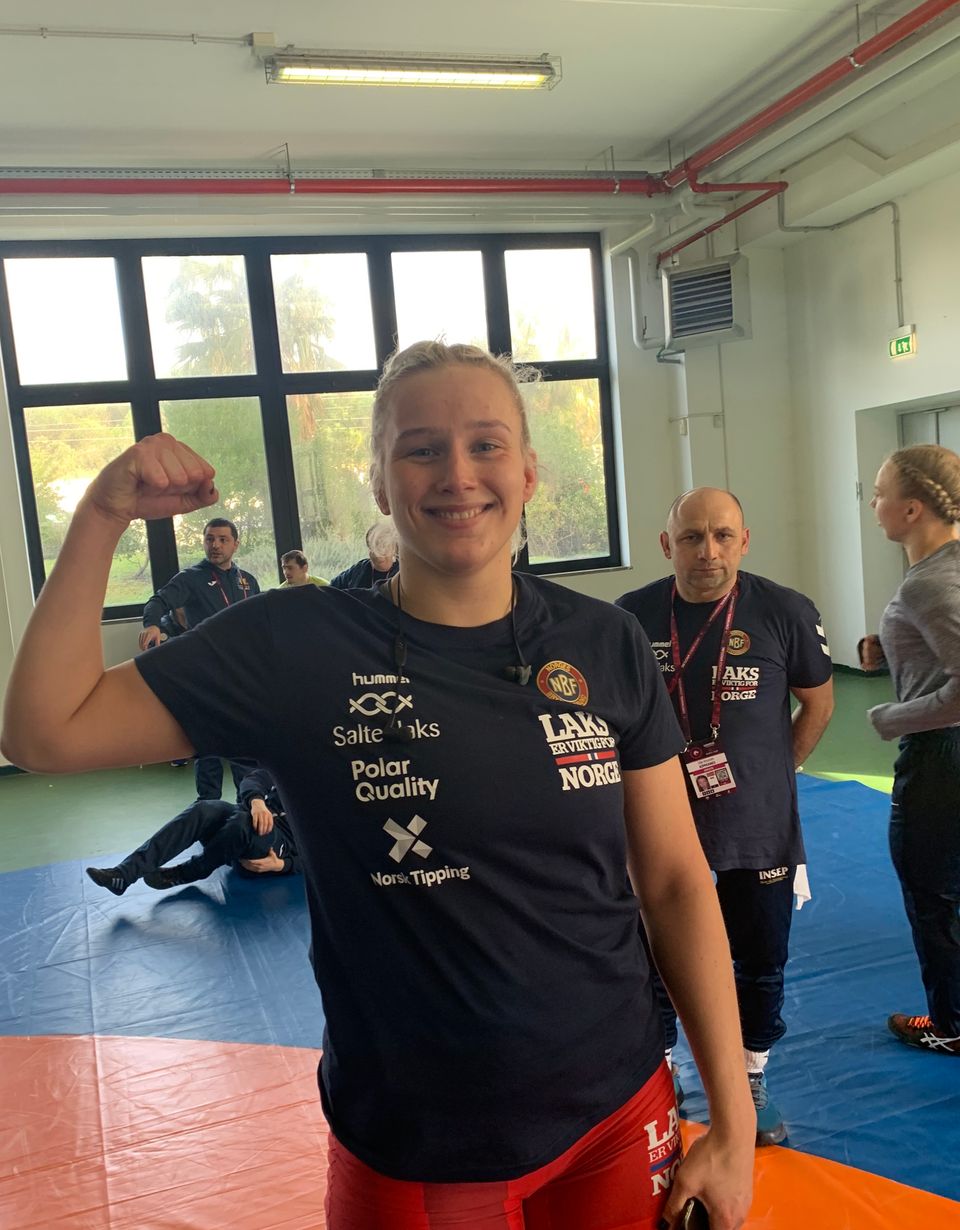 Iselin Solheim bryter om bronse i EM. | Norges Bryteforbund