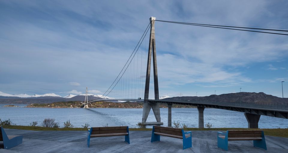 Hålogalandsbrua på E6 nord for Narvik påført mindre skader etter ...