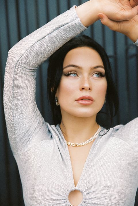 Torine ute med nostalgisk glad-låt om å gjøre teite ting | Universal ...