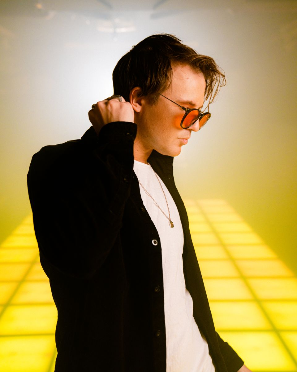 Morgan Sulele danser med seg selv | Sony Music Norway