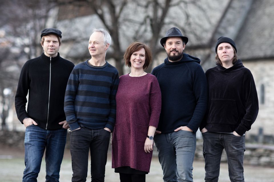 Berit Opheim og Tore Brunborg er ute med stjernespekket plate | Sounds ...