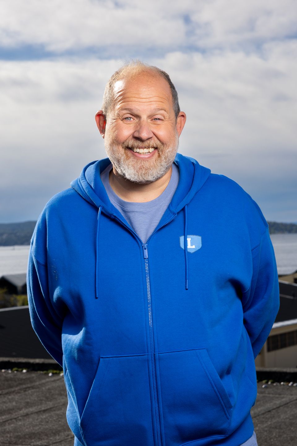 Jon Martin Henriksen leder TV 2s nye humorkonkurranse «Ligaen» | TV 2