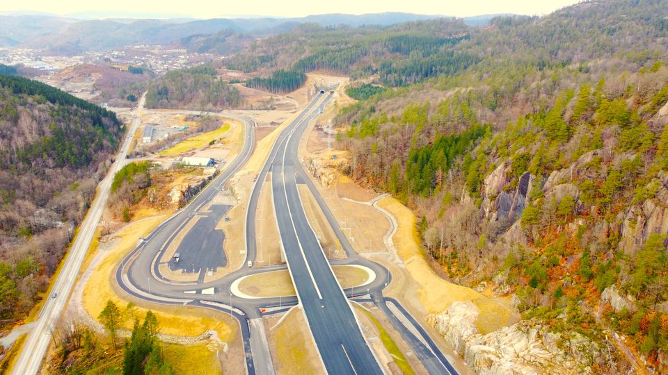 Ny E39 gjennom Lyngdal åpner for trafikk | Nye Veier