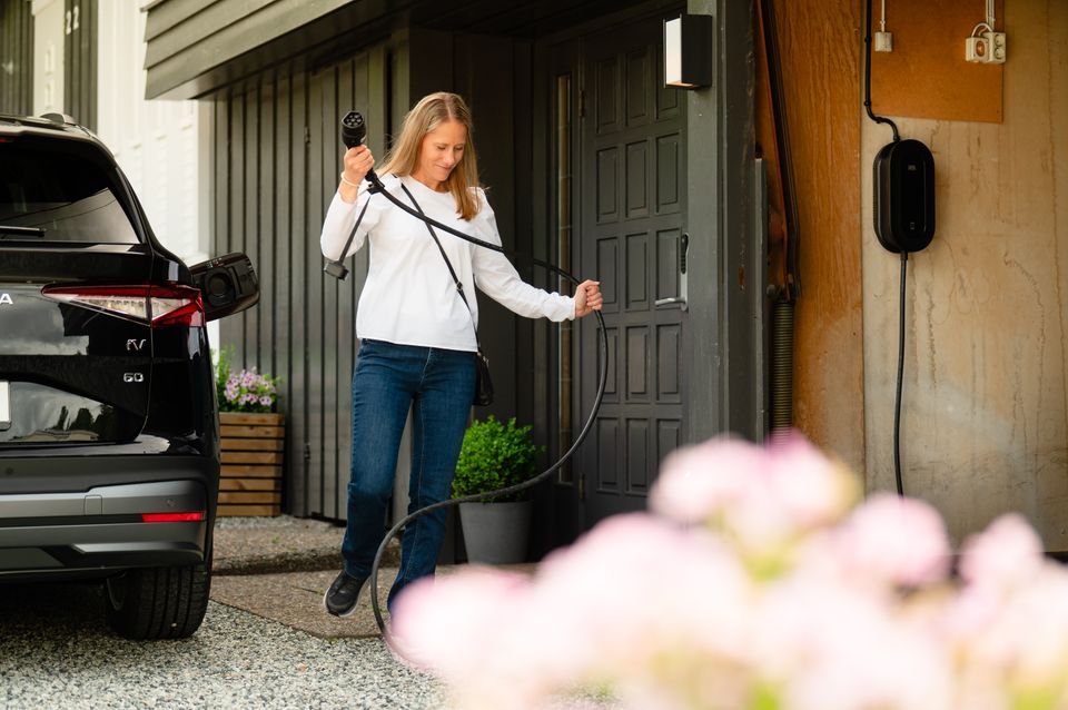 Flere lader om natta for å spare penger | Norsk elbilforening