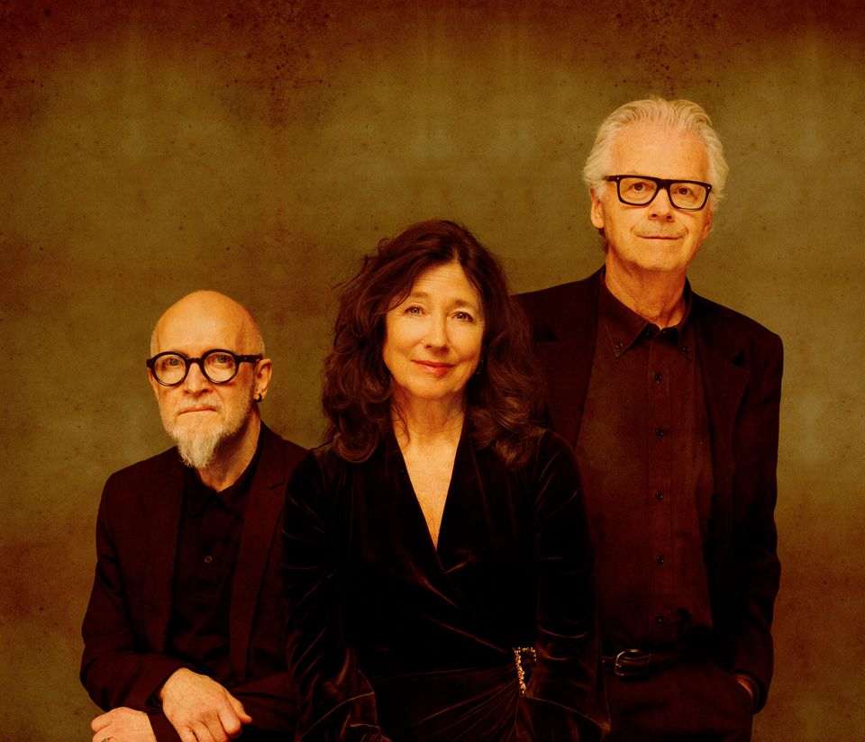 Maj Britt Andersen, Lars Saabye Christensen og Geir Holmsen slipper ...