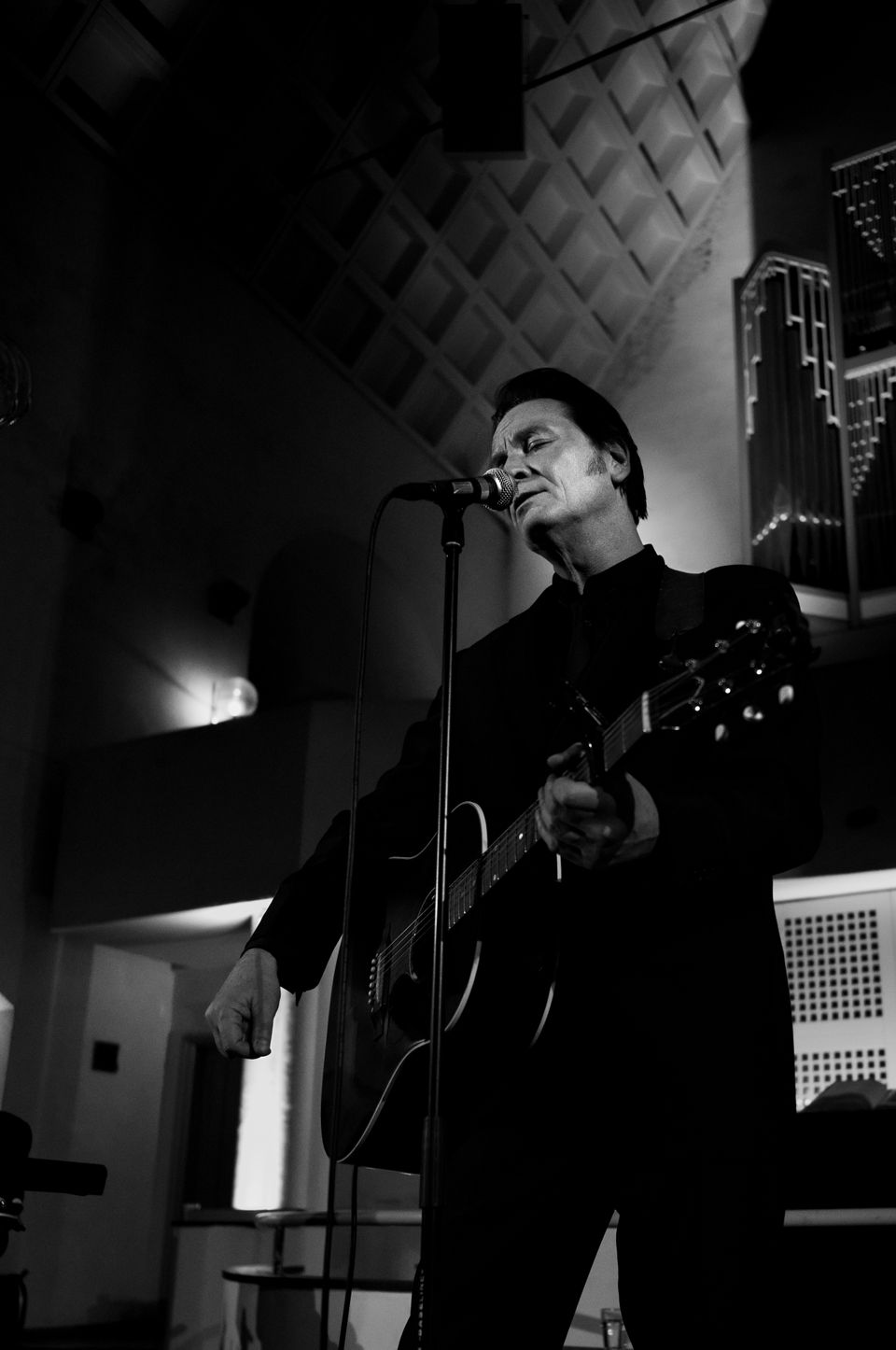 Norweigan singer Paal Flaata releases his new Christmas record today ...