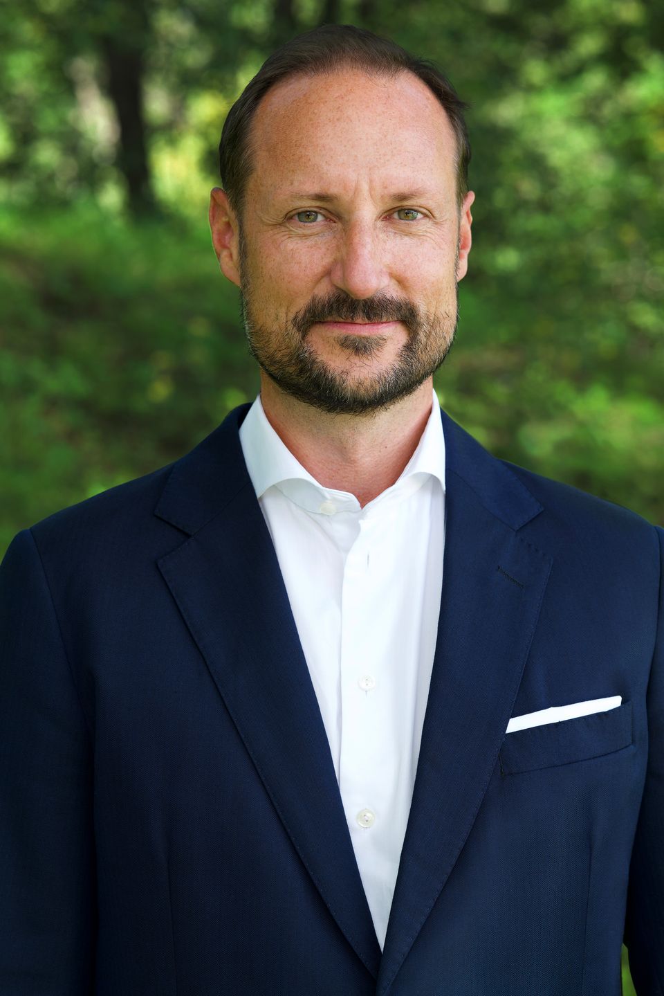 Kronprinsen deltar i skoleundervisning om kunstig intelligens og kildekritikk med Store norske ...