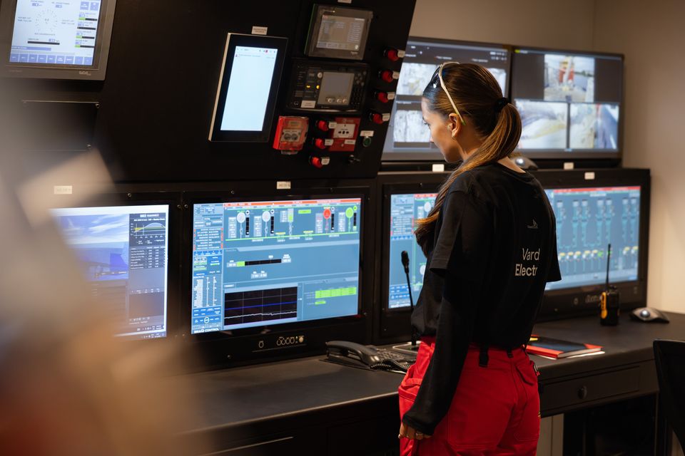 Vard Electro signs contract with Lloyd Werft for conversion project ...