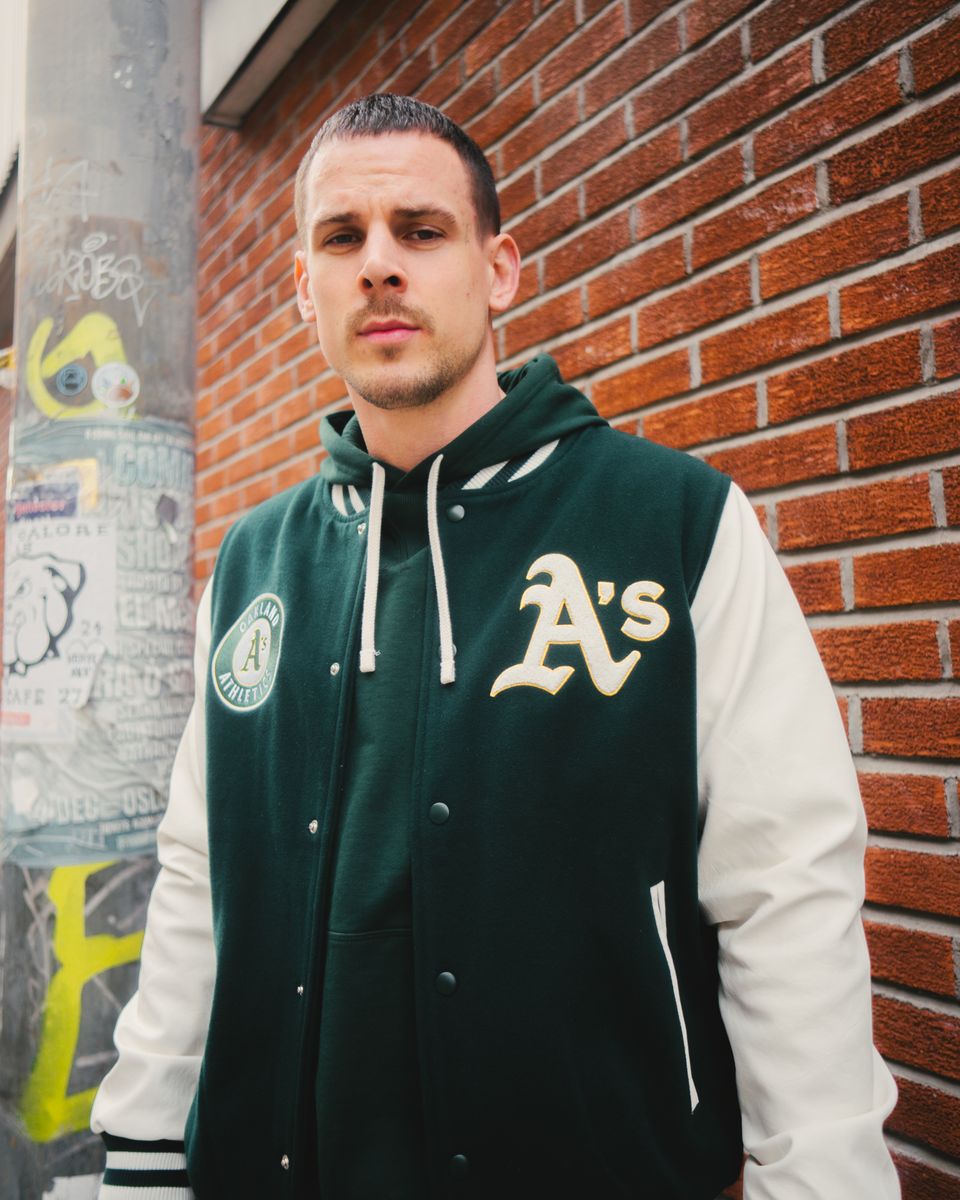 Larsiveli med hyllest til hjembyen | Universal Music Norge