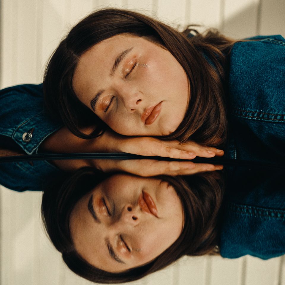 Hør ny låt fra Bylarm-aktuelle Maria Petra | Universal Music Norge