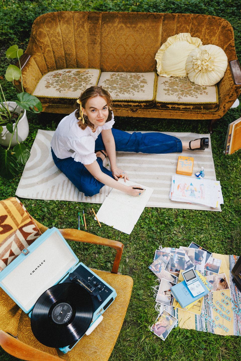 Emily Hammer debuterer med låten "Hjem" | Universal Music Norge