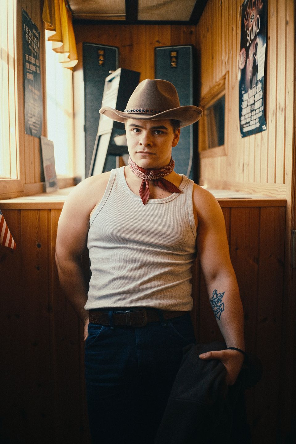 COUNTRYSTJERNE TOBIAS STEN SLIPPER DEBUTALBUM | Universal Music Norge