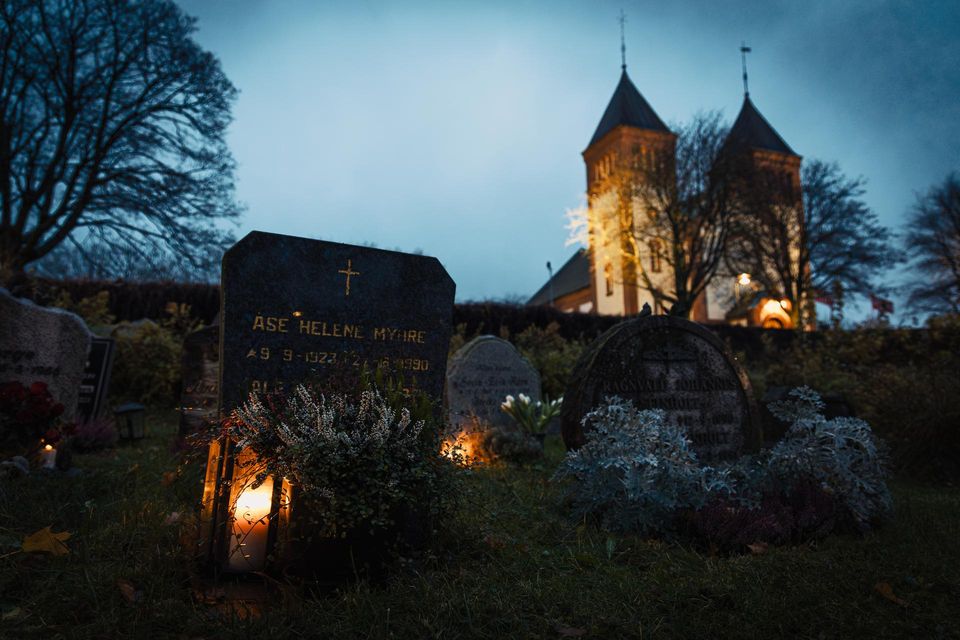 Annenhver besøker en grav i desember | Den norske kirke
