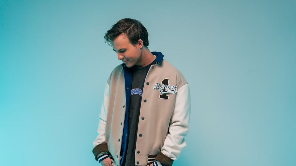 Morgan Sulele drar frem en velkjent melodi på «Over Deg» | Sony Music ...