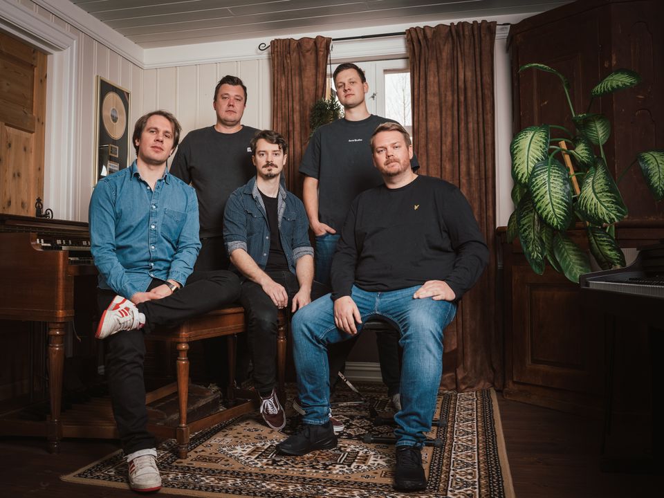 Spelloppmaker slipper følelsesladd ballade med "Siste farvel" | Sony Music Norway