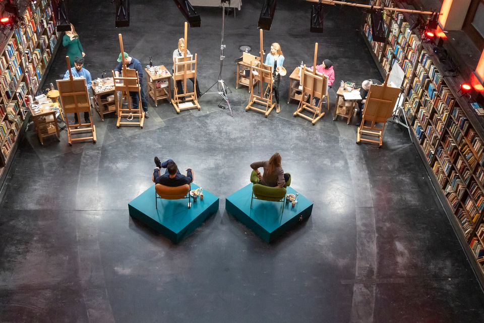 11 norske kjendiser portretteres i ny serie på NRK | NRK