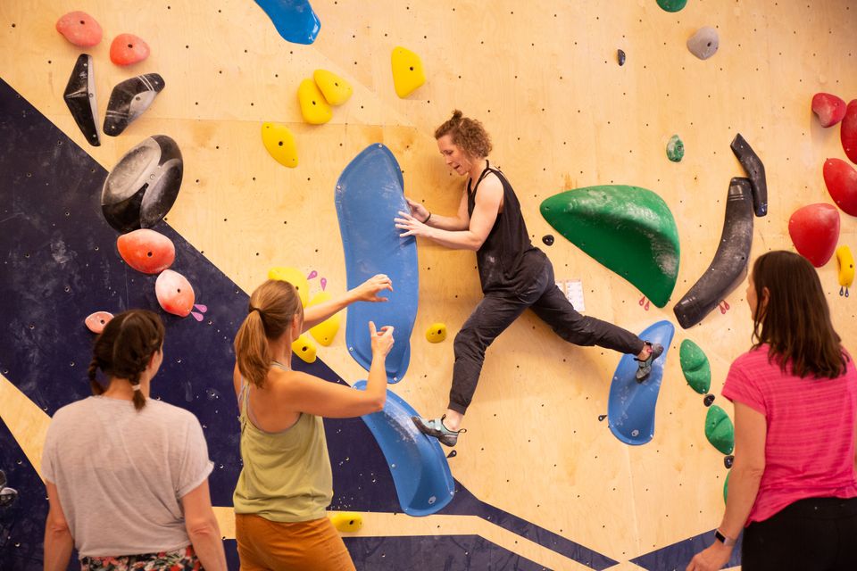 Rekorddeltakelse på tidenes første NM i Bedrifts Buldring i Bergen til ...